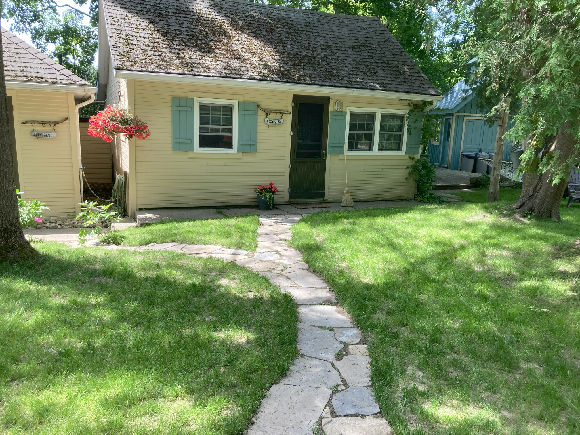 Cozy West | Cozy Cottages & Avoca Ridge